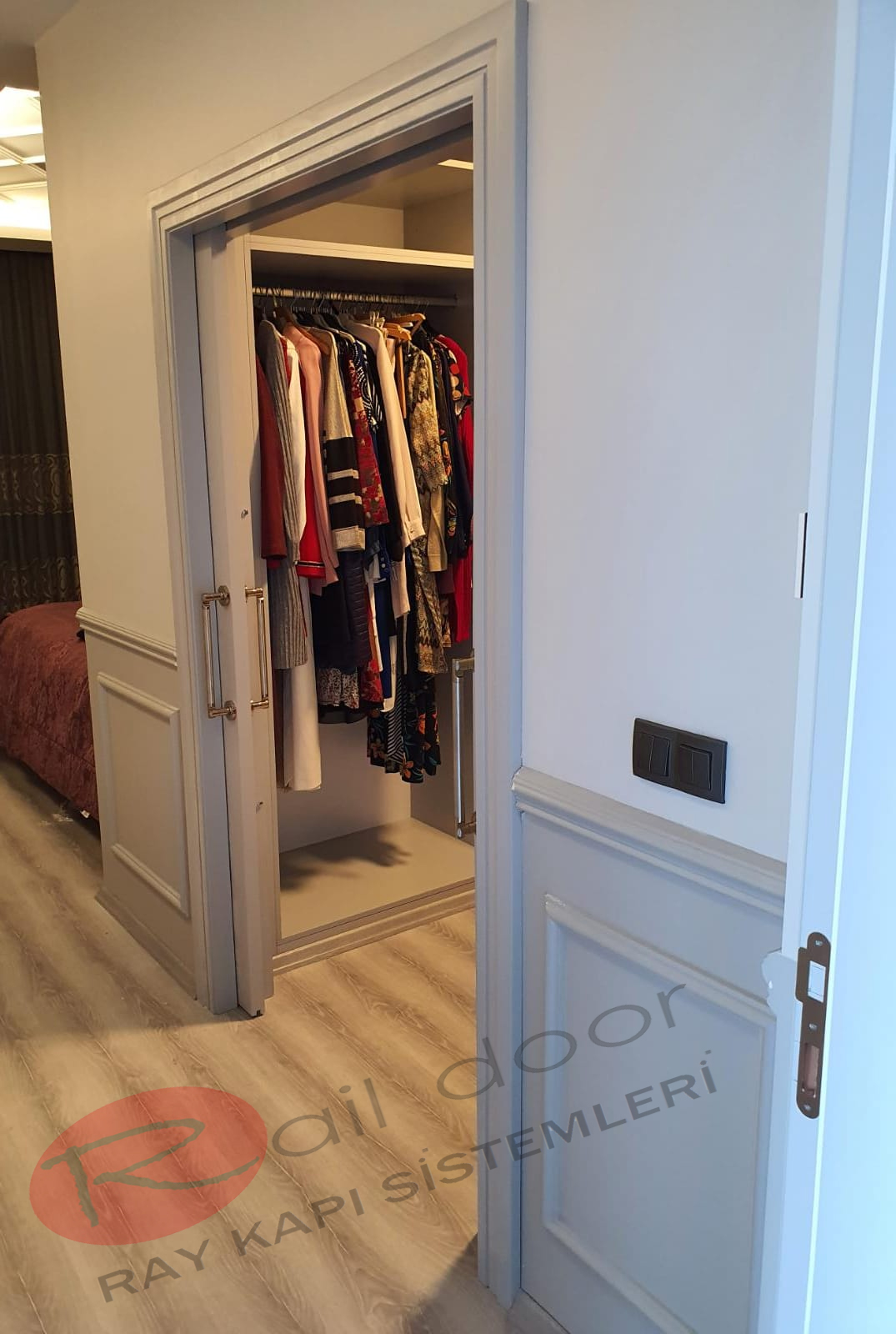 Çift Kanatlı Ray Kapı Sistemi – Raildoor